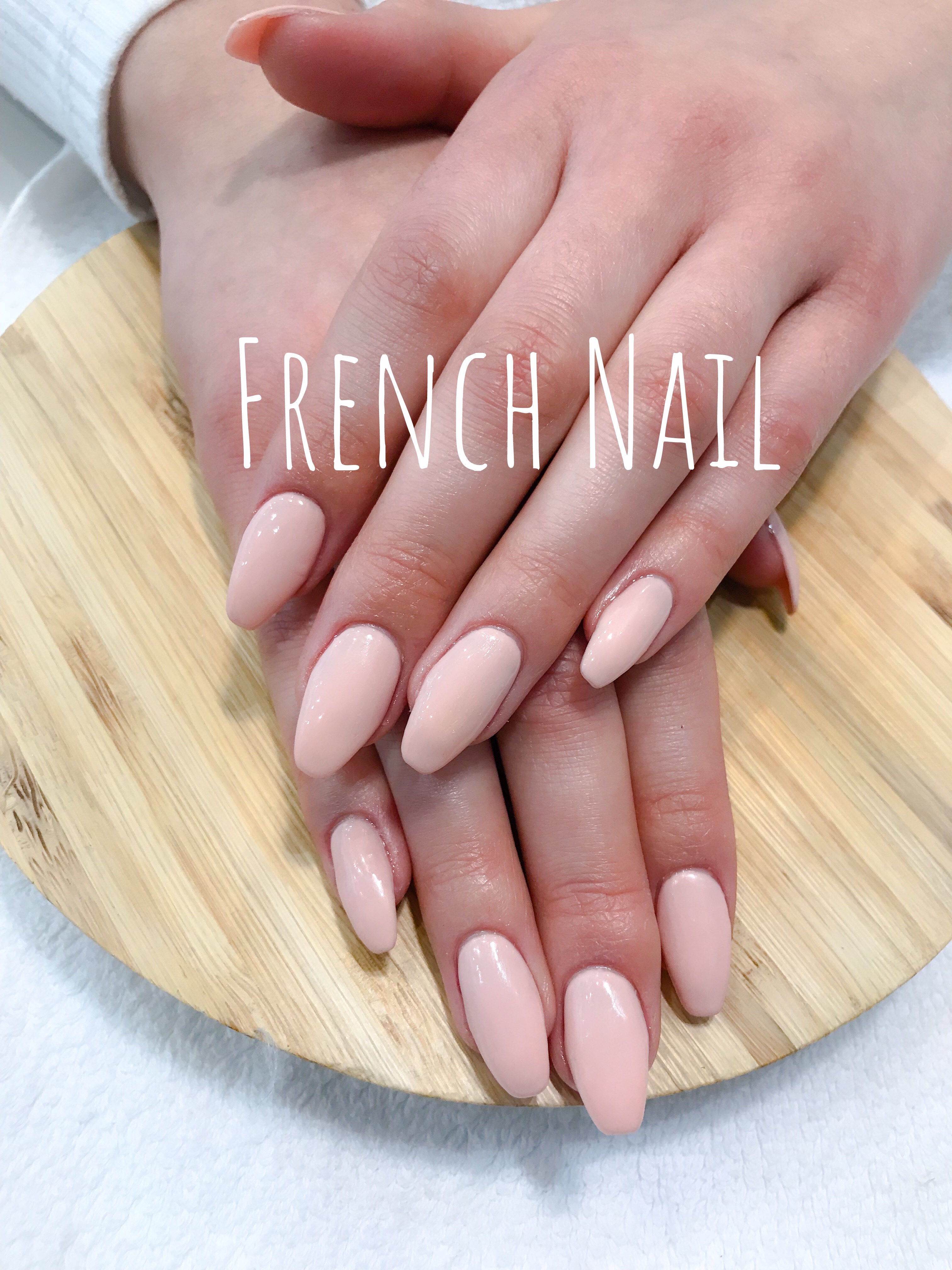 Pose résine mains avec vernis semi-permanent - French Nail à Paris 15